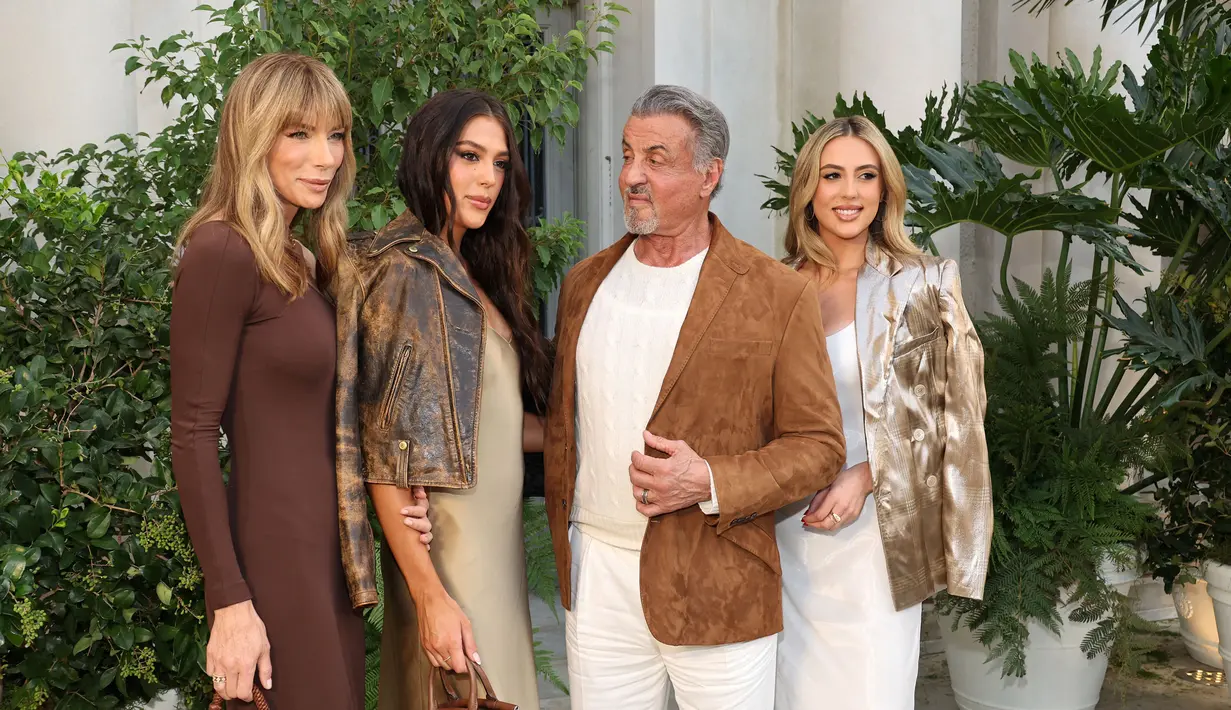Batal Cerai, Sylvester Stallone Umbar Kemesraan Bersama Jennifer Flavin ...