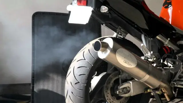 Mengenal Penyebab Asap Knalpot Motor 4-Tak Berwarna Putih - Otomotif ...