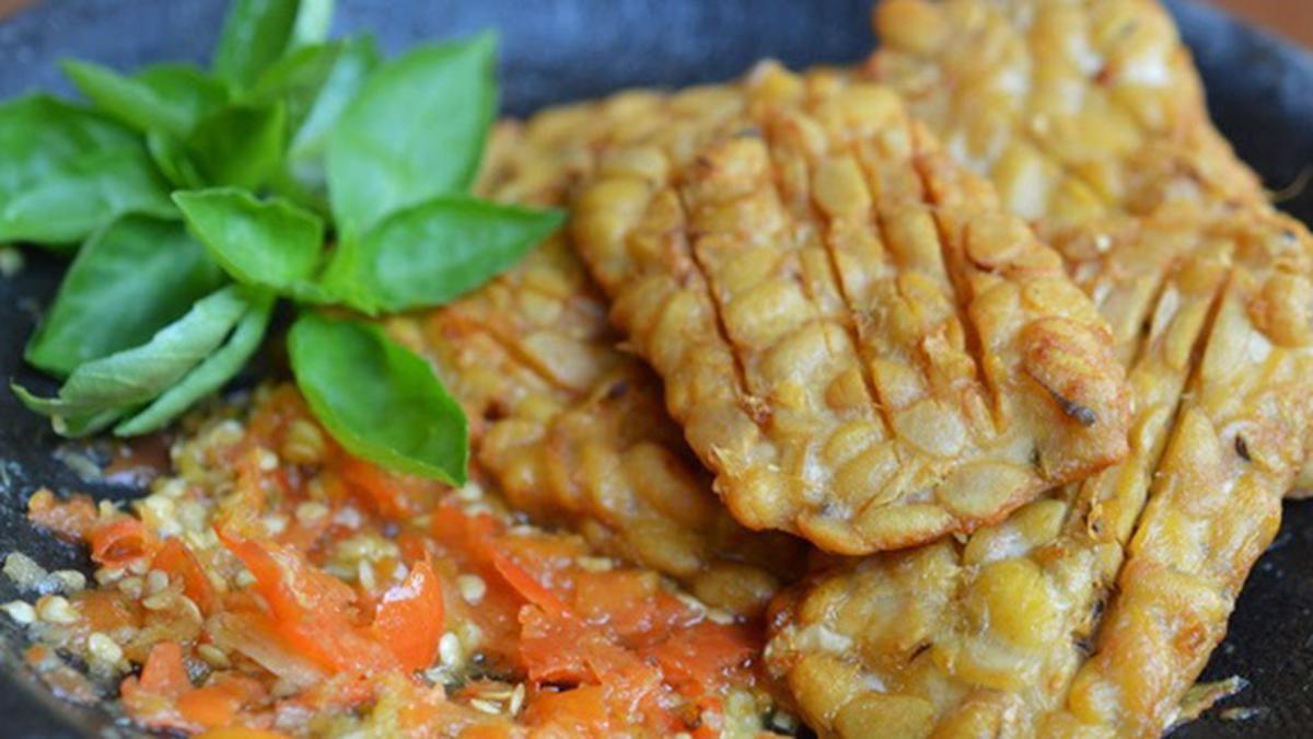 Resep Sederhana Tempe Goreng Penyet Sambal Bawang - Lifestyle Fimela.com