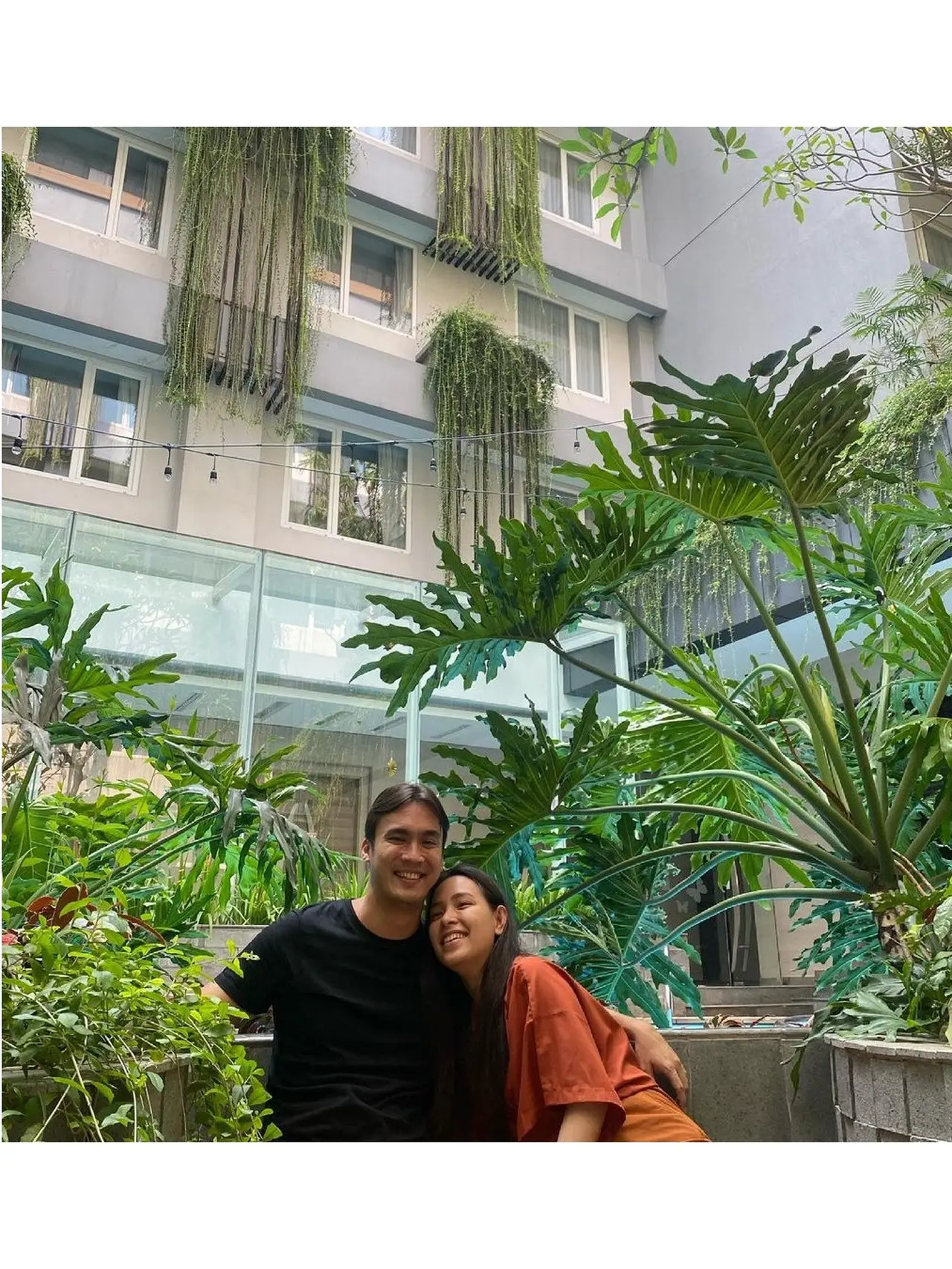 6 Potret Mesra Rendy Kjaernett dan Lady Nayoan, Sudah 9 Tahun Menikah - Hot Liputan6.com