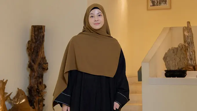 Intip Inspirasi Outfit untuk Tampil Syar’i dan Stylish saat Lebaran ala Natasha Rizky - Fashion ...
