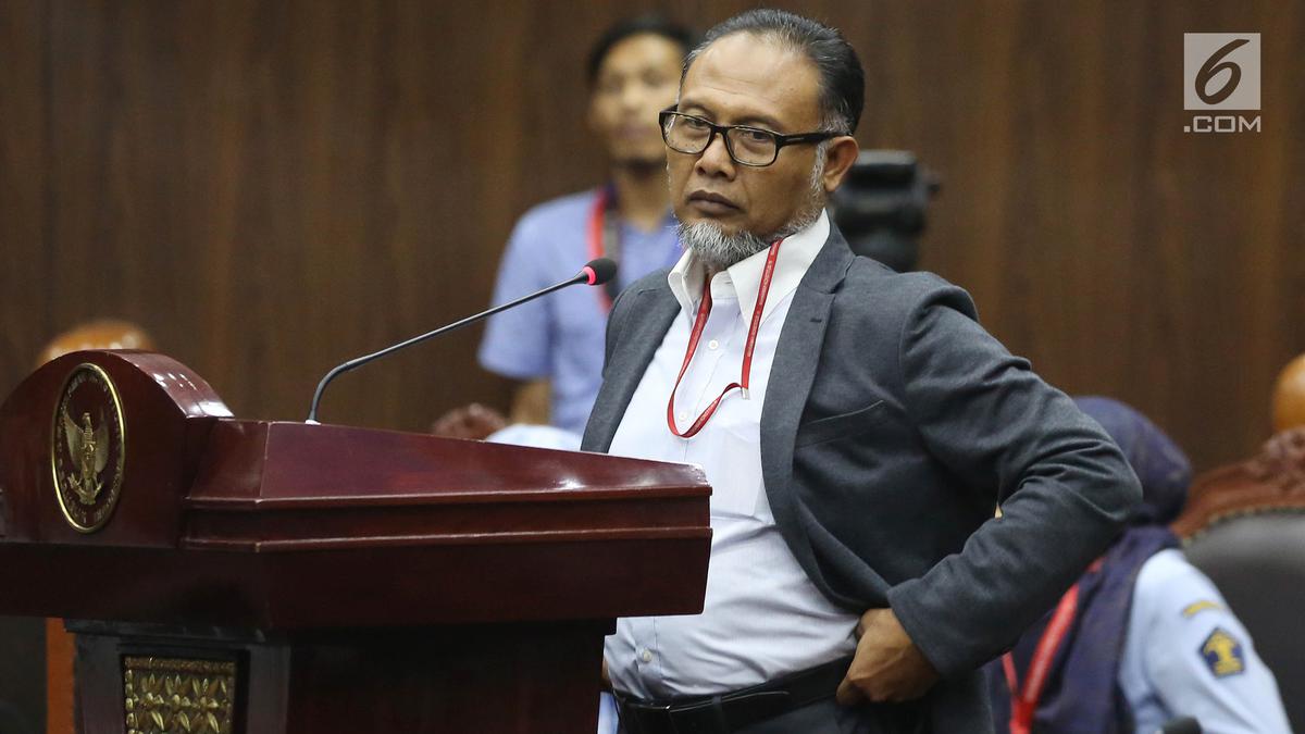 PHOTO: Bambang Widjojanto Jadi Saksi Ahli Uji Materi Hak Angket KPK - Foto Liputan6.com
