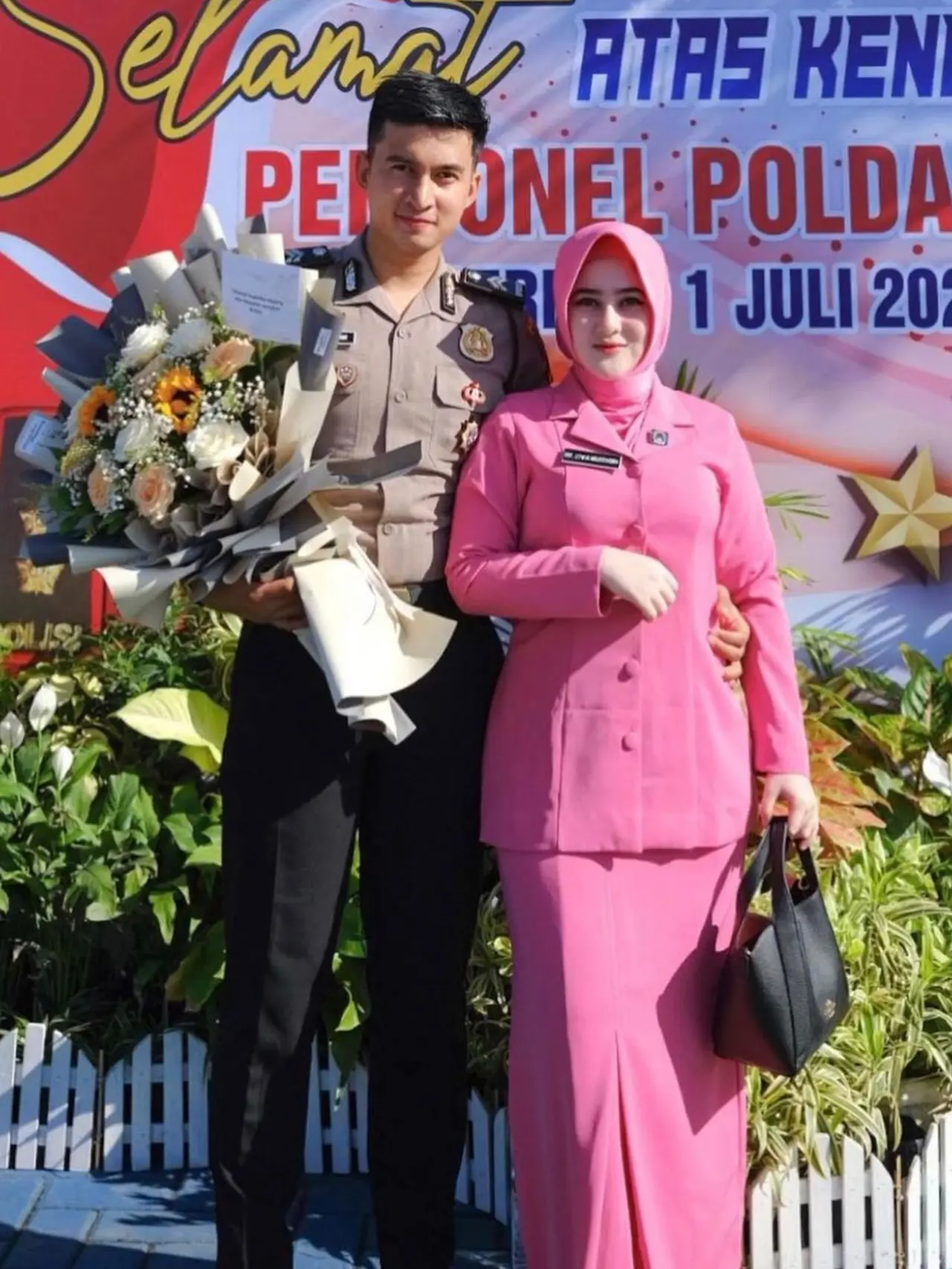 Intip Gaya Keren Briptu Mustakim Saat Tidak Mengenakan Seragam Polisi ...