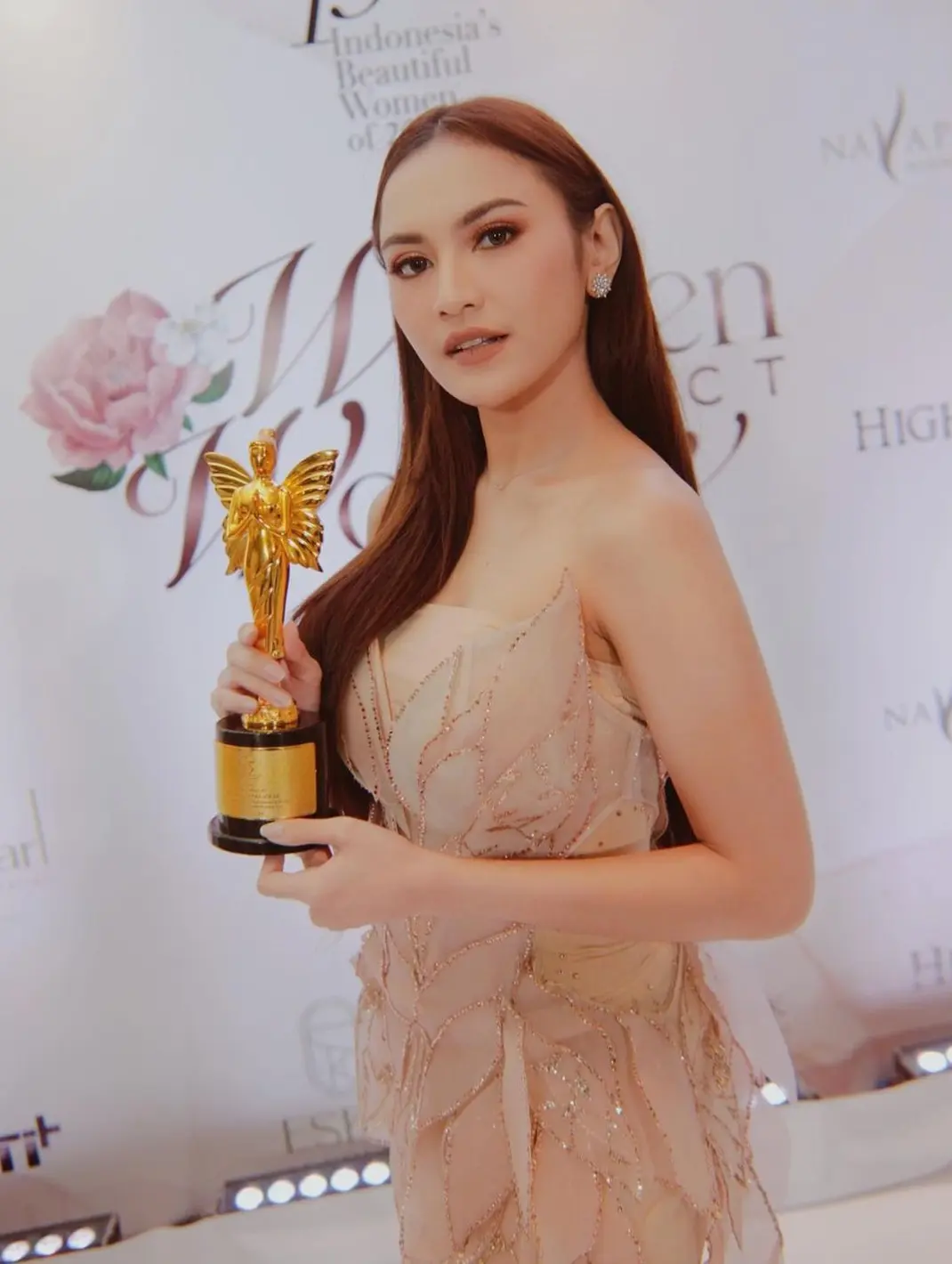 Terpilih Jadi Indonesia's Beautiful Women 2023, Intip Cantiknya Gaya ...