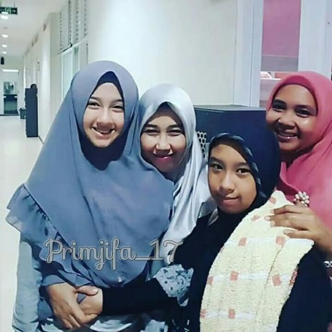 Jarang Tersorot, Ini 6 Potret Lana Devina Anak Jihan Fahira yang Kini Berhijab - Hot Liputan6.com