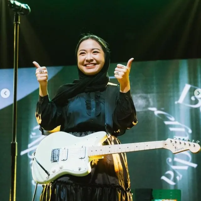 Aksi Bernadya Manggung Pakai Hijab di Aceh Banjir Pujian - Lifestyle ...