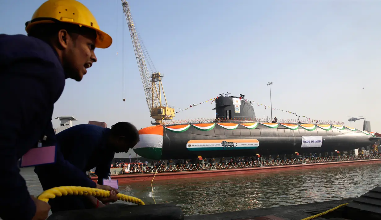 FOTO: India Luncurkan Kapal Selam Kelas Ketiga Scorpene Karanj - Foto ...