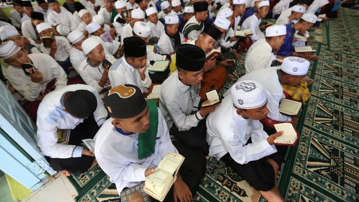 Kirim Hadiah Al-Fatihah Apakah Pahalanya Sampai Mayit? Ini Penjelasan ...