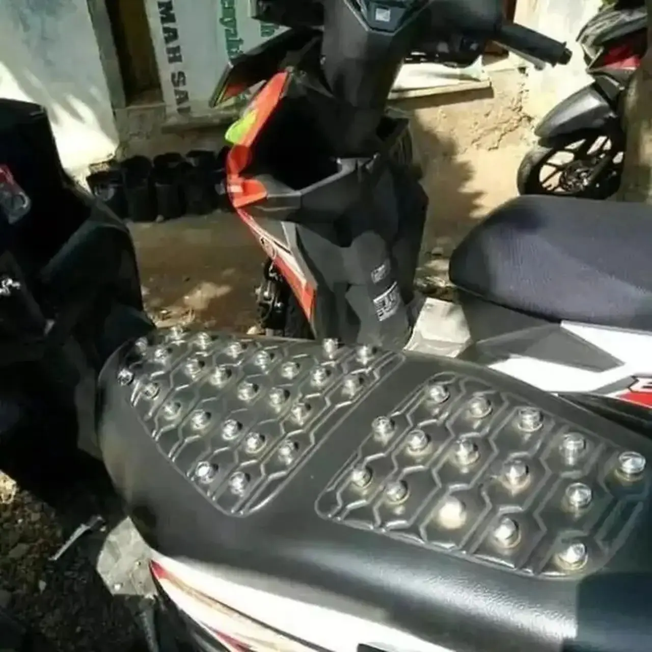 Kumpulan Potret Modifikasi Jok Motor yang Bikin Repot Diri Sendiri ...