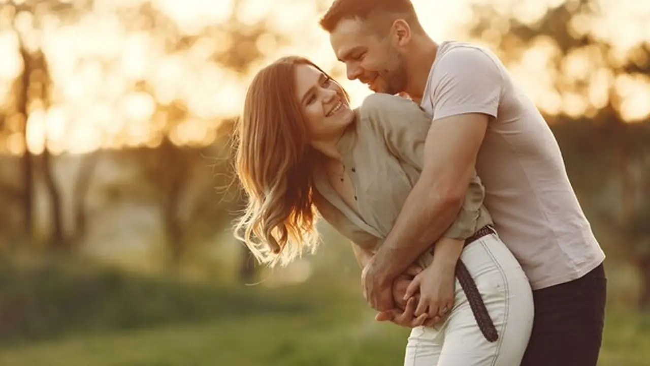 180 Caption buat Pacar Tapi Gak Lebay Bahasa Inggris dan Artinya - Hot Liputan6.com