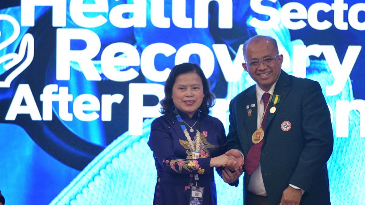 Ketua PB IDI Dr Moh. Adib Khumaidi SpOT Ditunjuk Menjadi Ketua Asosiasi ...