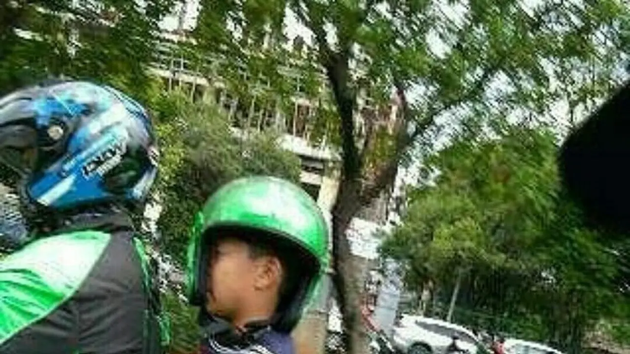 7 Potret Nyeleneh Netizen Saat Pakai Helm Ini Bikin Geleng Kepala, Kocak Banget - Hot Liputan6.com