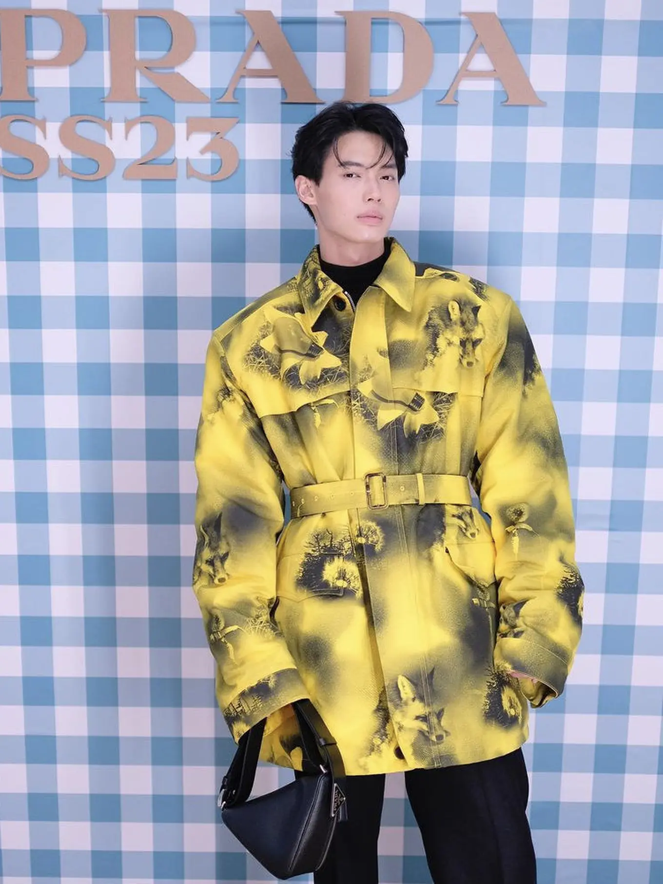 4 Tampilan OOTD Win Metawin Selama di Italia Kenakan Baju Puluhan Juta ...