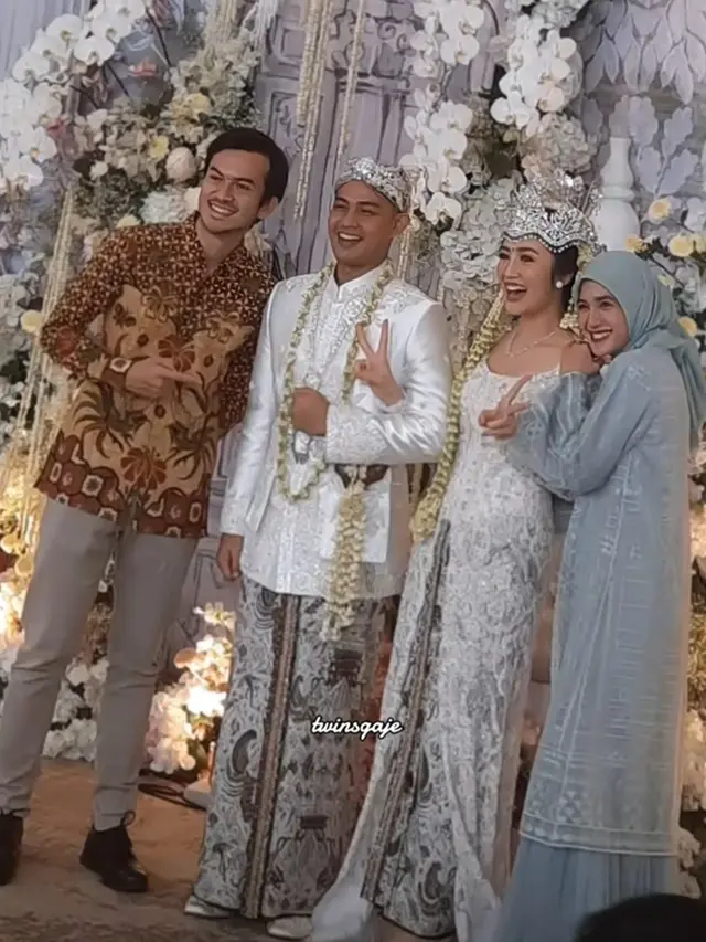 7 Potret Rizky Nazar dan Cut Syifa Kondangan Bareng, Diduga Go Publik - Hot Liputan6.com