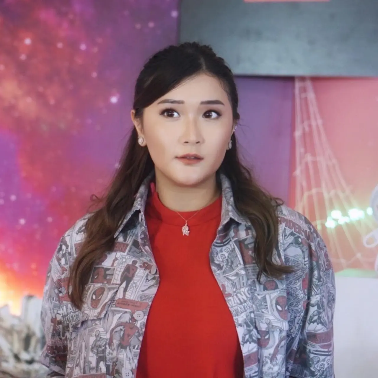 6 Potret Terbaru Mantan Penyanyi Cilik Christi Colondam, Sempat 9 Tahun ...