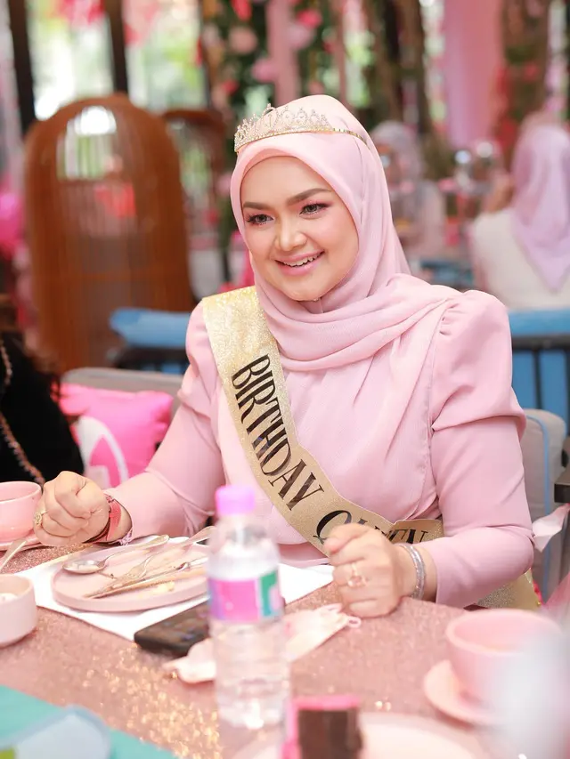 7 Potret Pesta Ulang Tahun Ke-43 Siti Nurhaliza, Tampil Menawan dengan Tema Barbie - Hot ...