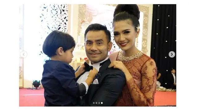 6 Pesona Duma Riris saat Pakai Kebaya, Tampil Menawan - Hot Liputan6.com