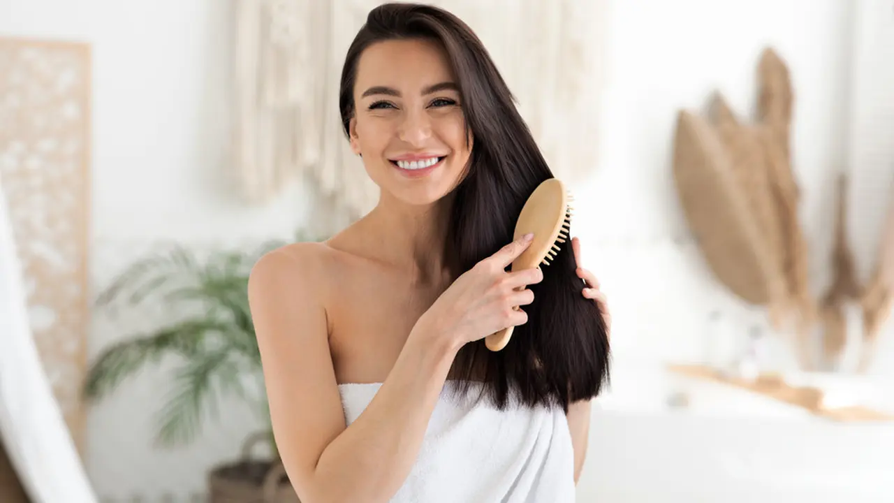 Selain Mampu Mengatasi Rambut Lepek, Ini 5 Manfaat Lain Menggunakan Dry ...