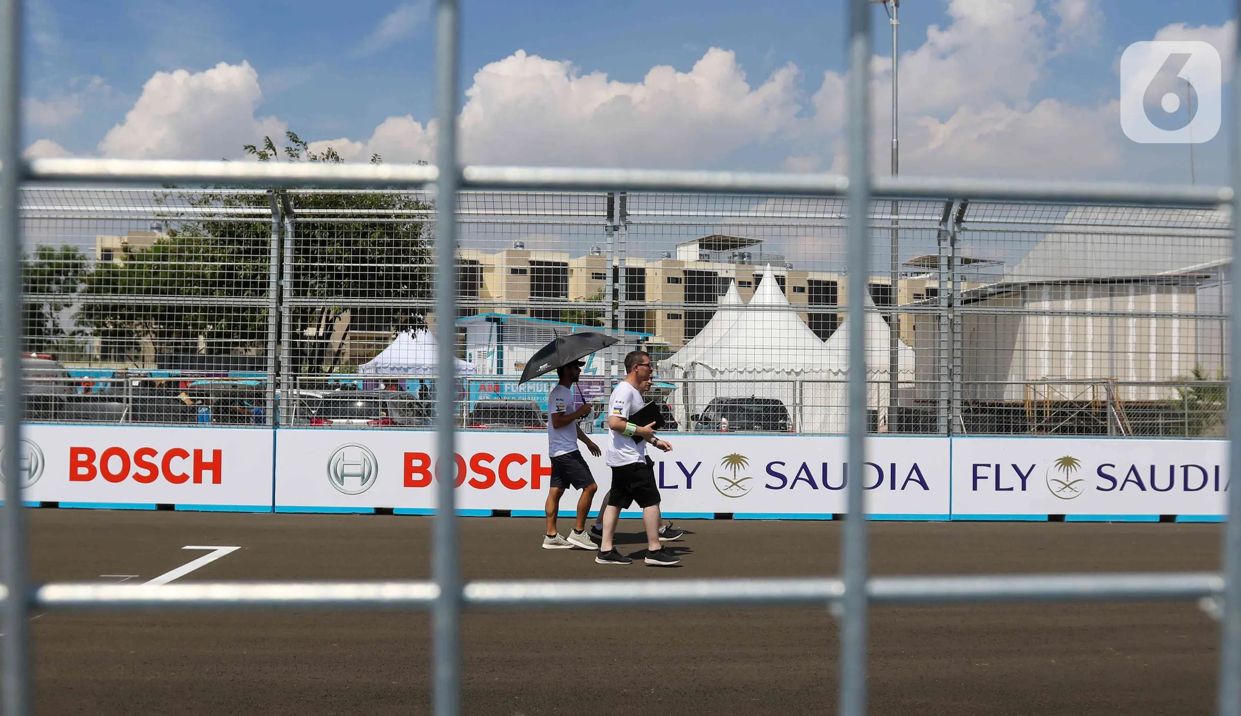 FOTO: Para Pembalap Mobil Listrik Formula E Lakukan Driver Track Walk ...