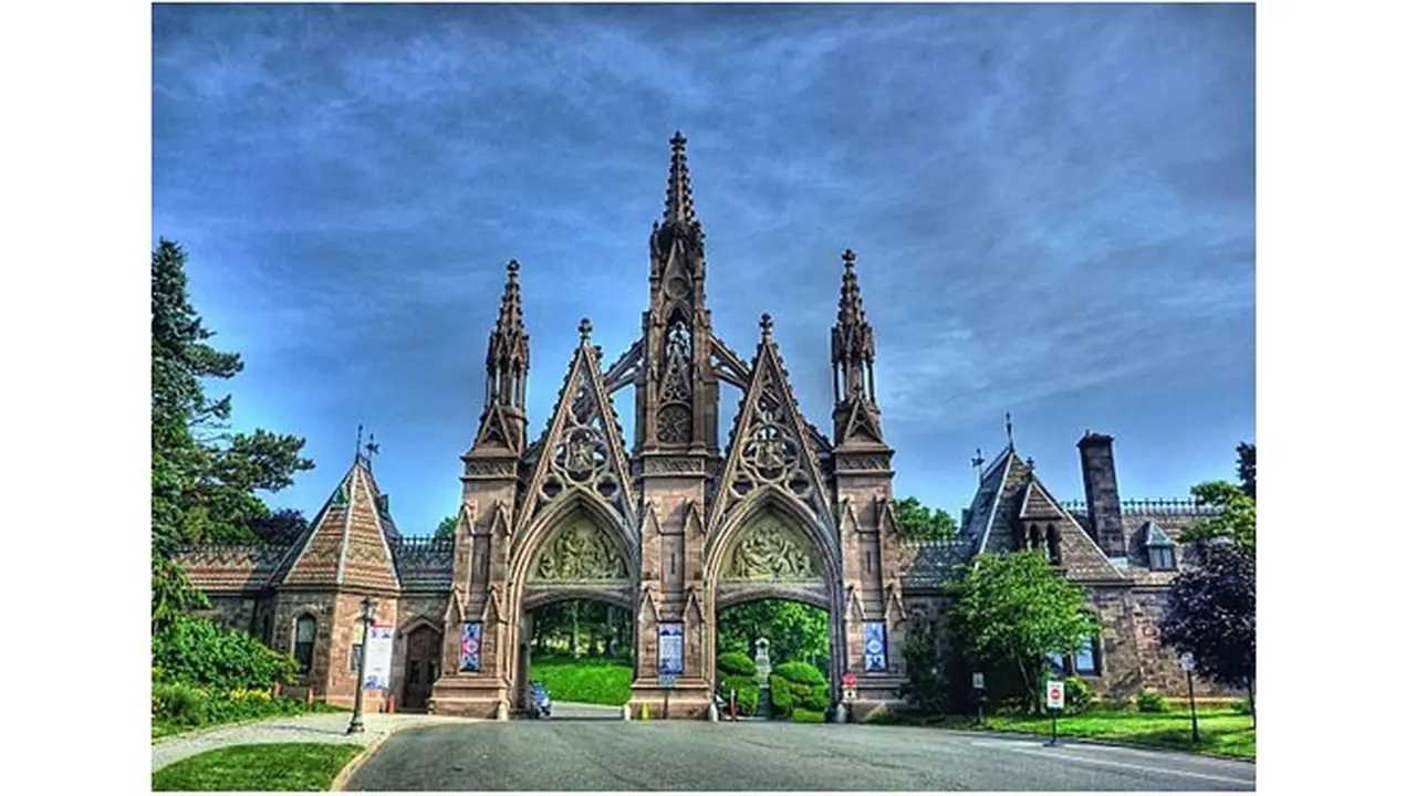 Bukan Seram, Ini 6 Kuburan Paling Indah dan Unik di Dunia - Hot ...