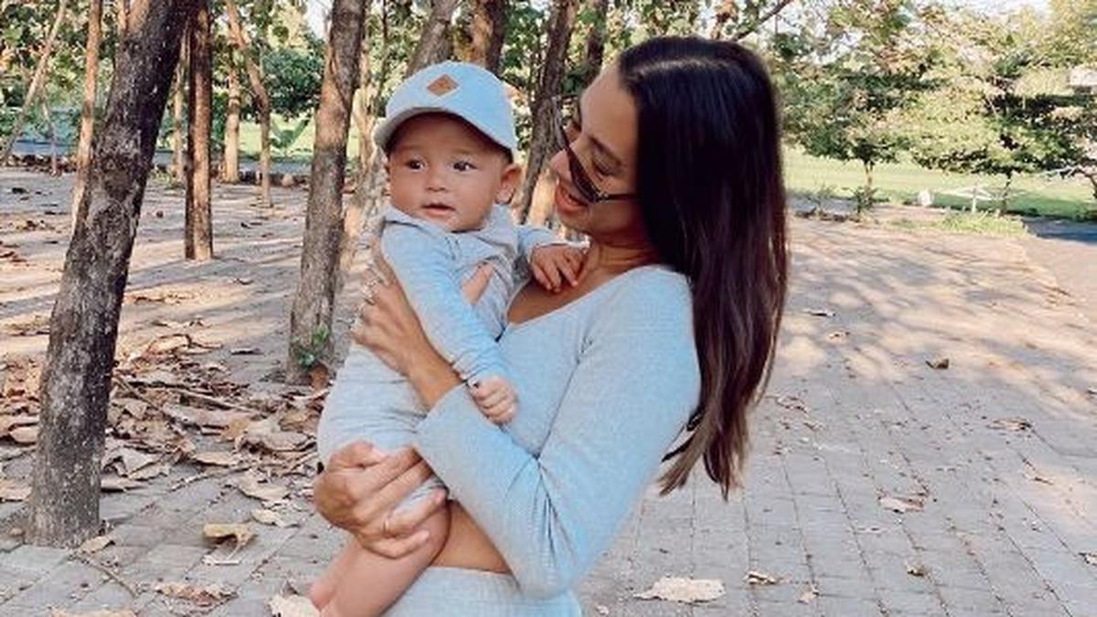 8 Potret Kiyoji Putra Bungsu Jennifer Bachdim, Lucu dan Bule Banget ...