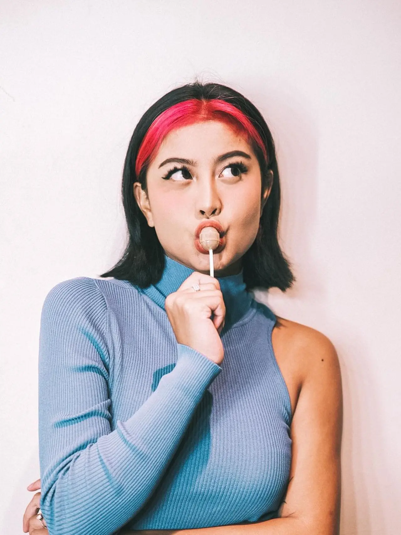 6 Potret Awkarin dengan Rambut Baru, Percaya Diri Tampil Warna Shocking ...