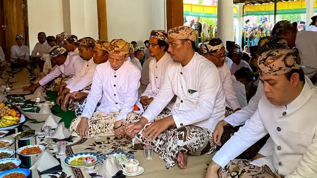 Gerebek Syawal Keraton Kanoman Cirebon, Ziarah Hingga Berebut Koin ...