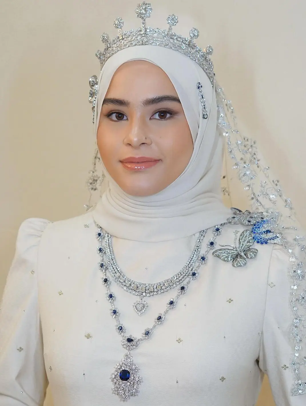 6 Potret Menawan Puteri Kerajaan Pahang Malaysia Dipulas Makeup Natural ...