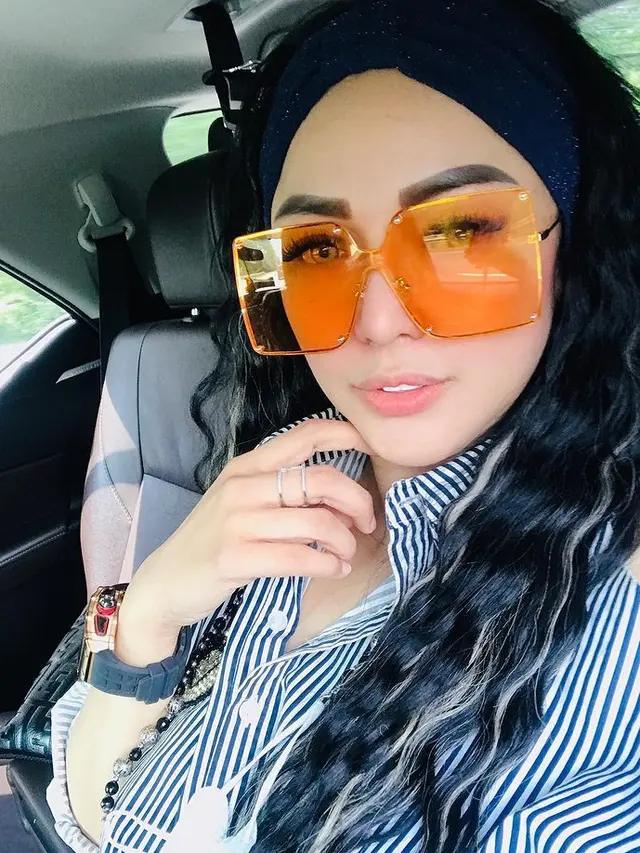6 Potret Terbaru Regina Andriane Mantan Istri Farhat Abbas, Bikin Pangling - Hot Liputan6.com