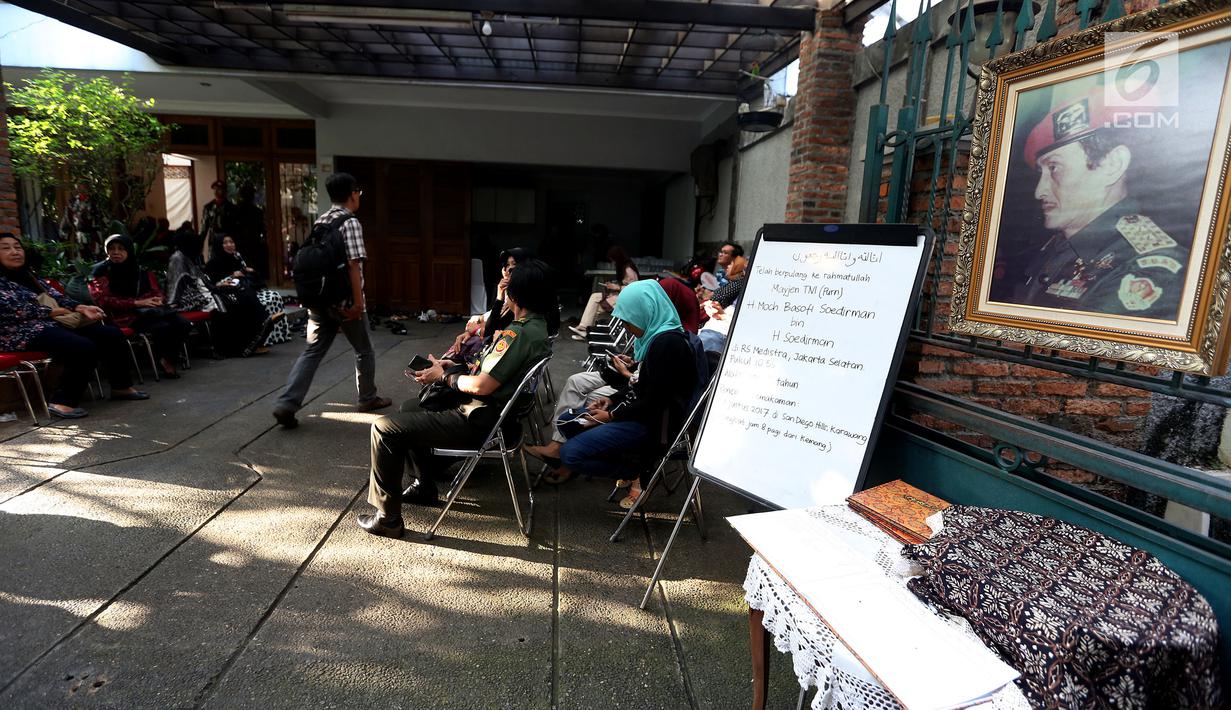 PHOTO: Di Usia 77 Tahun, Mantan Gubernur Jawa Timur Tutup Usia - Foto ...