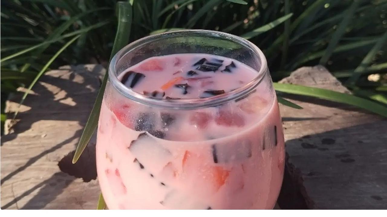 Resep Es Cincau Hitam yang Segar dan Menyehatkan untuk Berbuka Puasa