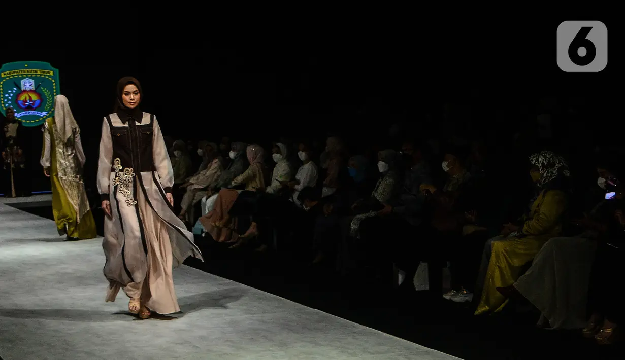 FOTO: Indonesia Fashion Week 2022 Resmi Digelar - Foto Liputan6.com
