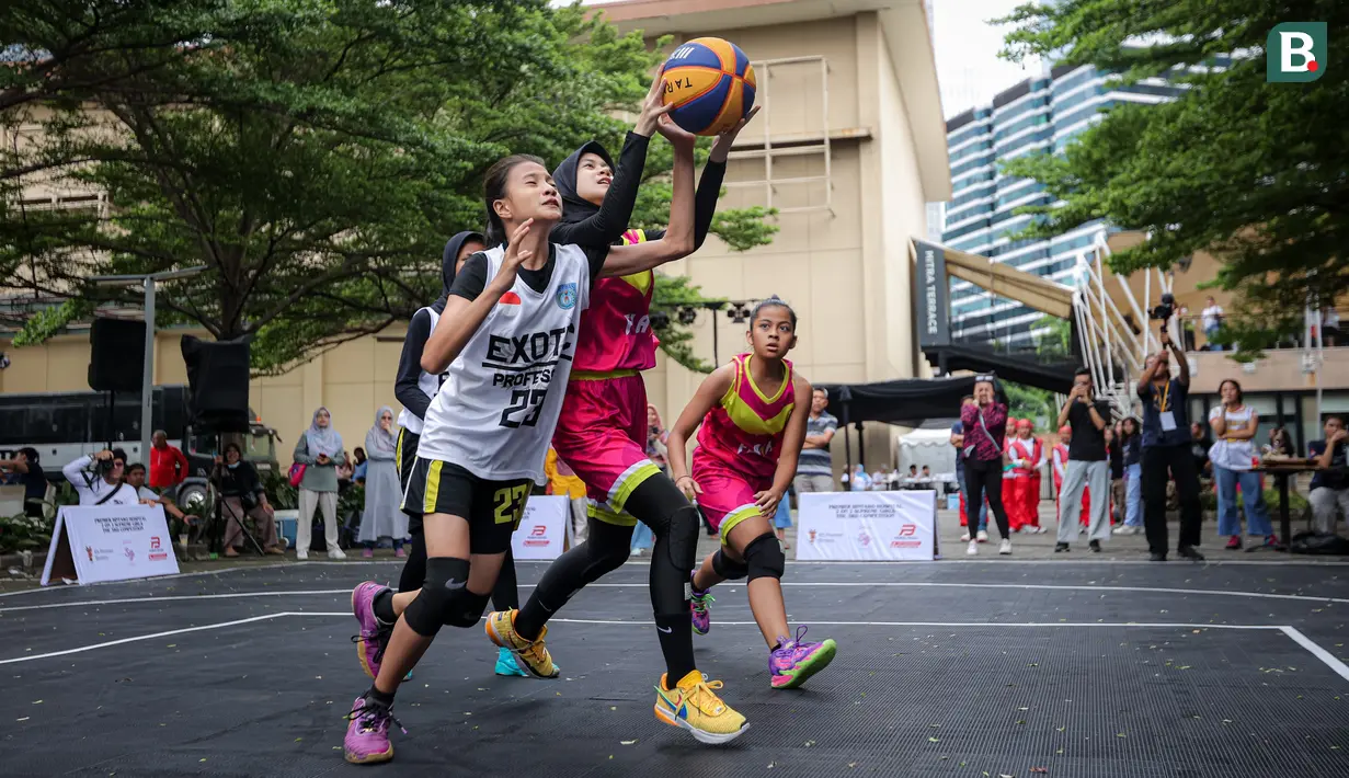 Foto: Aksi Para Srikandi Basket Indonesia saat Supreme Girls 2 On 2 ...
