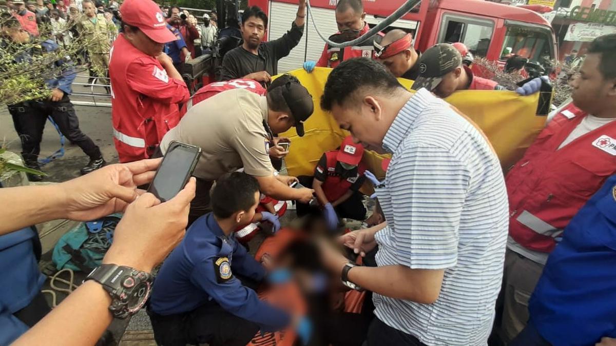 Jasad Tergantung di Bawah Jembatan Cikapundung Bikin Geger Warga ...
