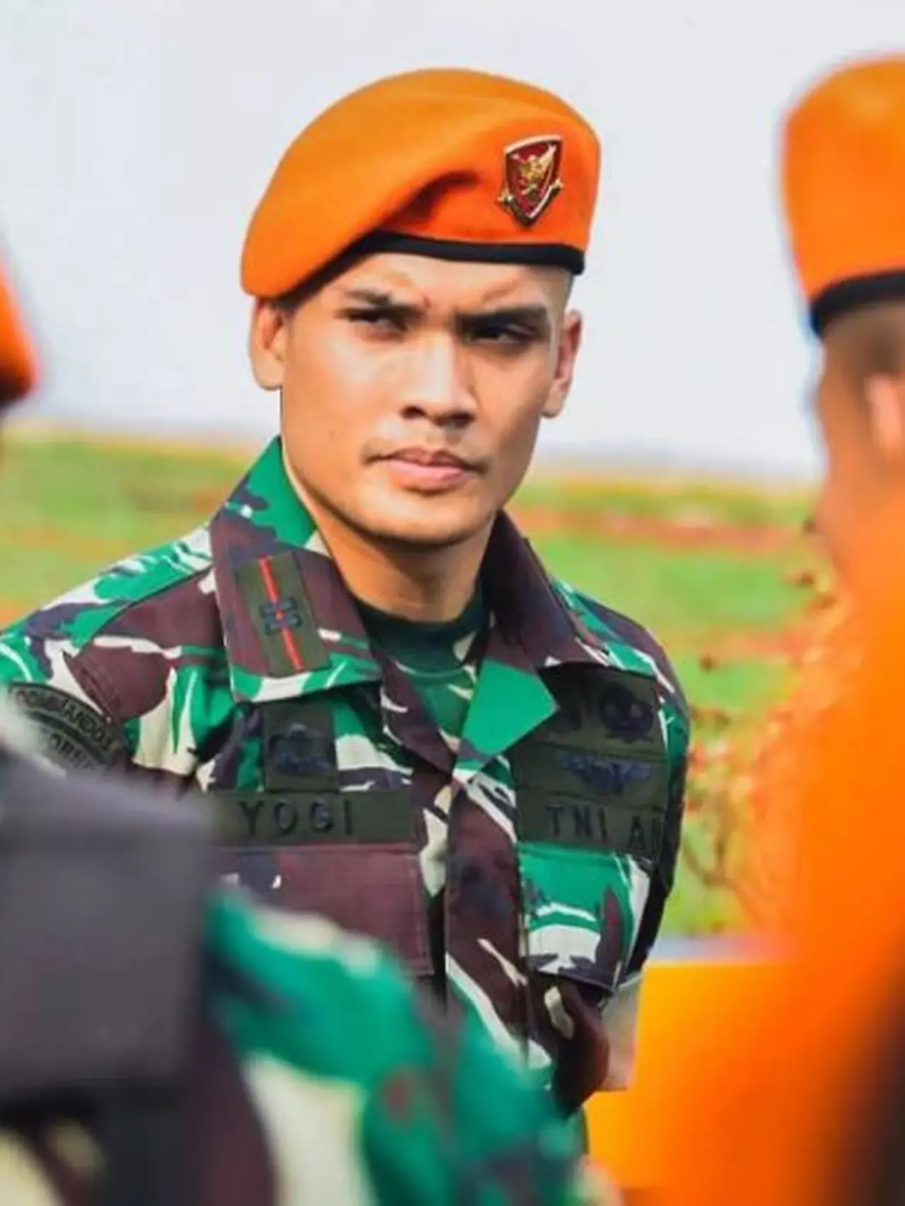 14 Artis Pria Makin Gagah saat Berbaju Loreng TNI, Pukau Banyak Mata ...