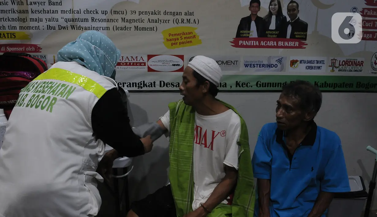 Gudang Munisi Daerah TNI AD Meledak, Puluhan Warga Diungsikan - Foto ...