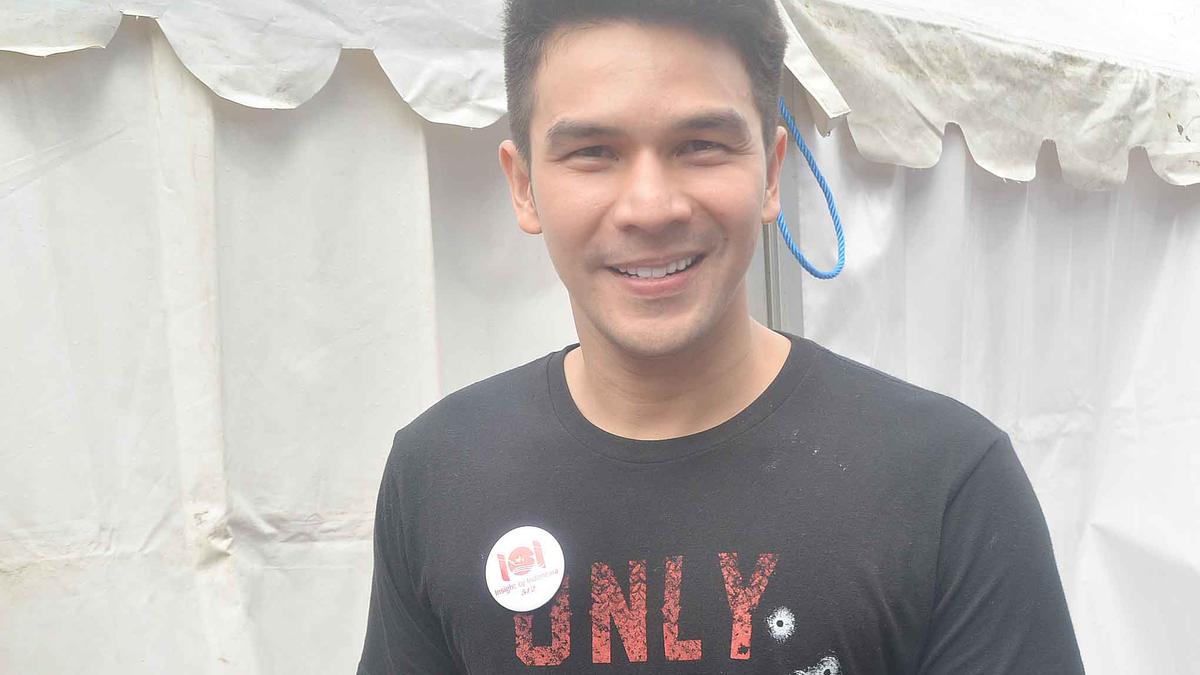 Jonathan Frizzy Nantang Teroris - ShowBiz Liputan6.com