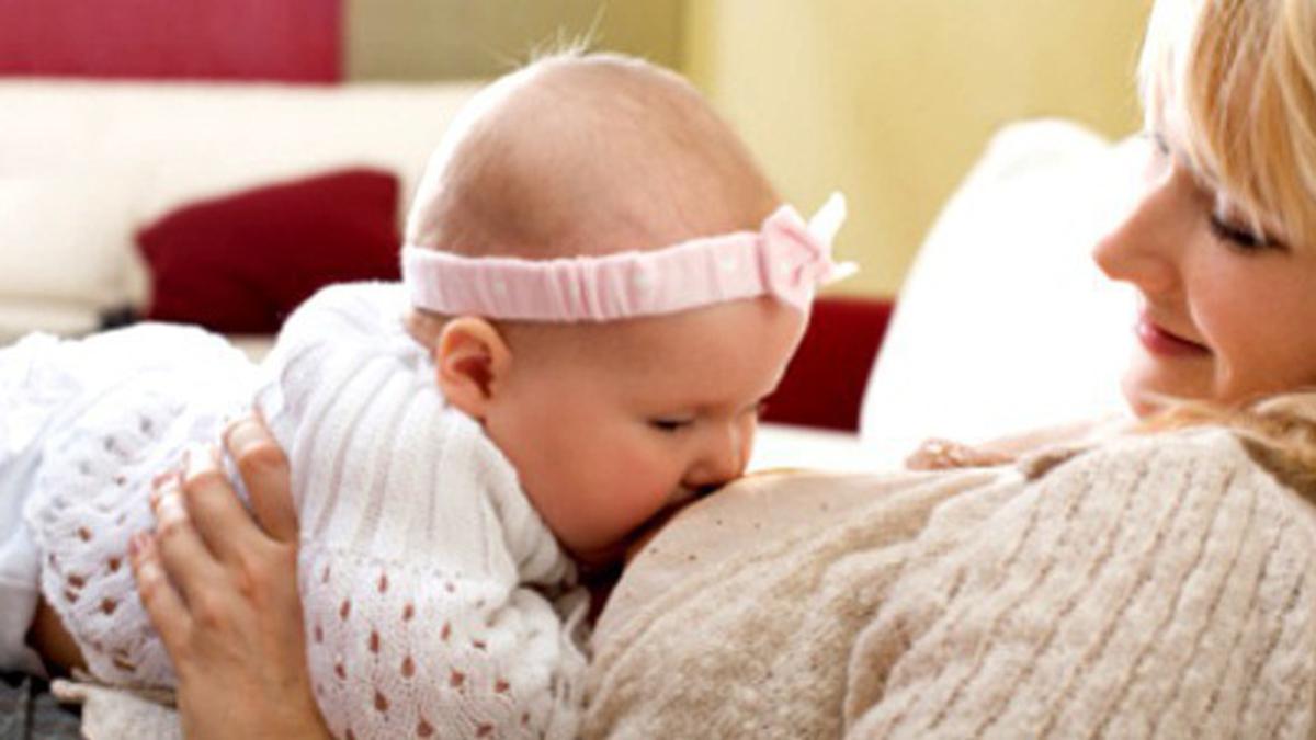 Jangan Paksa Bayi Saat Proses IMD Agar Puting Tidak Lecet - Parenting ...