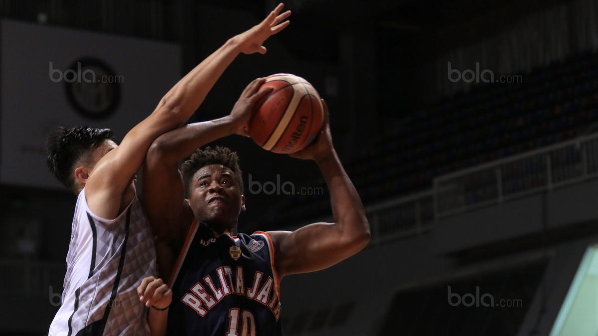 FOTO: Pelita Jaya Taklukan Satya Wacana - Ragam Bola.com