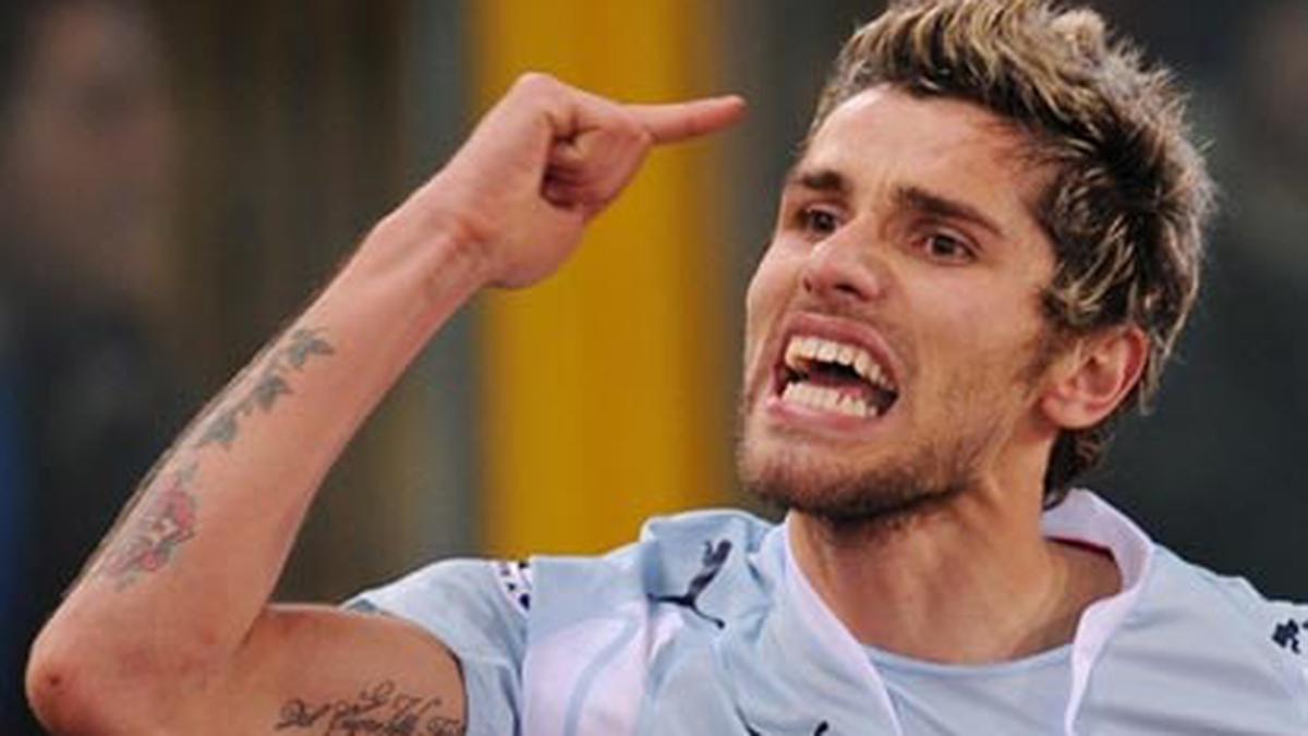 Behrami Resmi The Hammers - Bola Liputan6.com