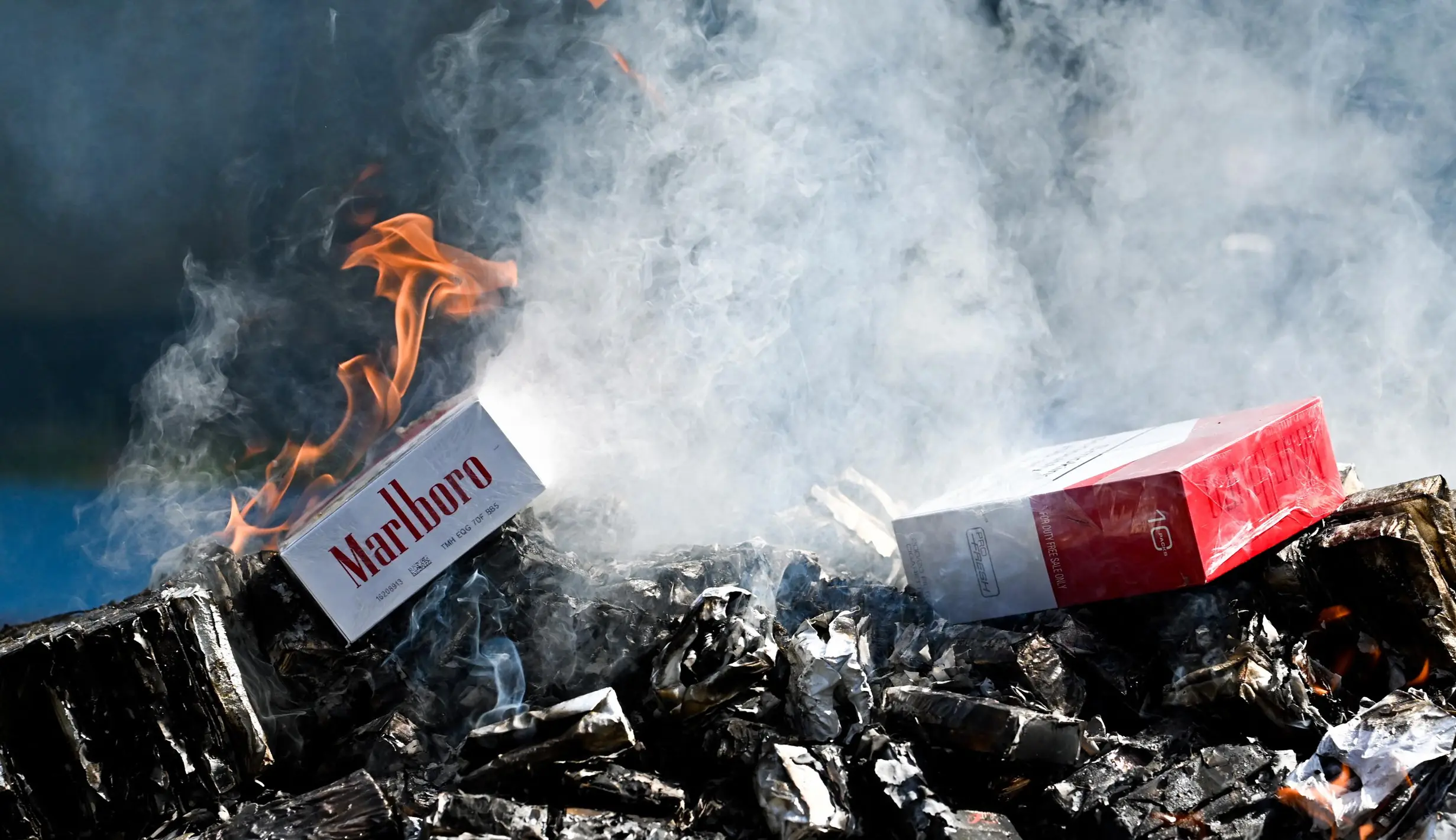 Ratusan Ribu Rokok Impor Ilegal Dimusnahkan - Foto Liputan6.com