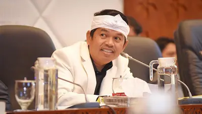 Dedi Mulyadi Langsung Kerja Usai Dilantik Jadi Gubernur Jabar, Copot Kepala SMAN 6 Depok - News ...