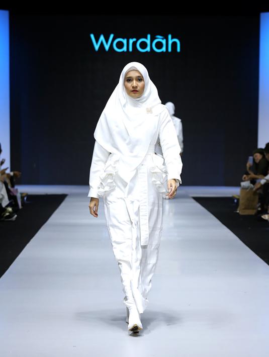 FOTO: Gaya Anggun Dini Aminarti Saat Jadi Model di Muslim Fashion ...