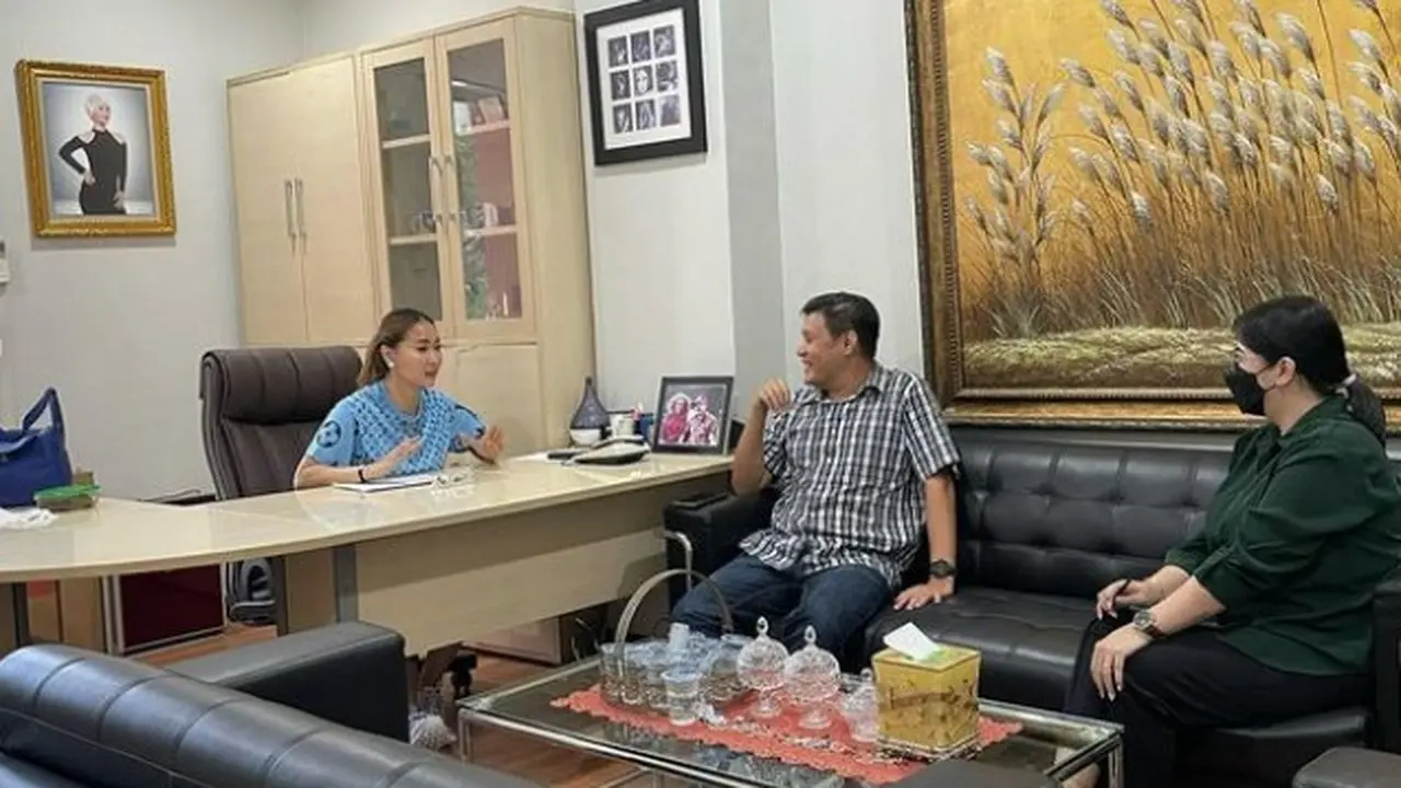 Inul Daratista Pamer Kantor Baru Inul Vizta, Kerajaan Karaoke Miliknya - Entertainment Fimela.com