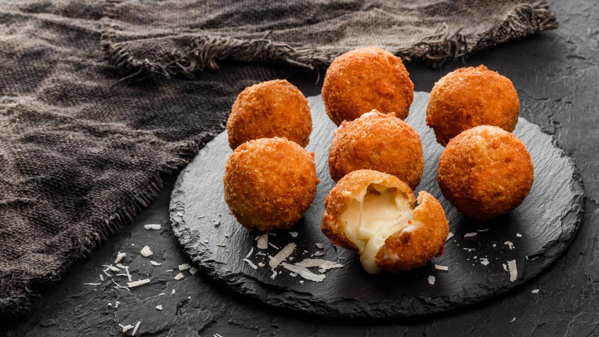 Resep Bola-Bola Kentang Keju Lumer Praktis - Food Fimela.com