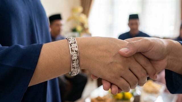 8 Model Gelang Emas Motif Floral Klasik untuk Usia 40 Tahun, Pilihan ...