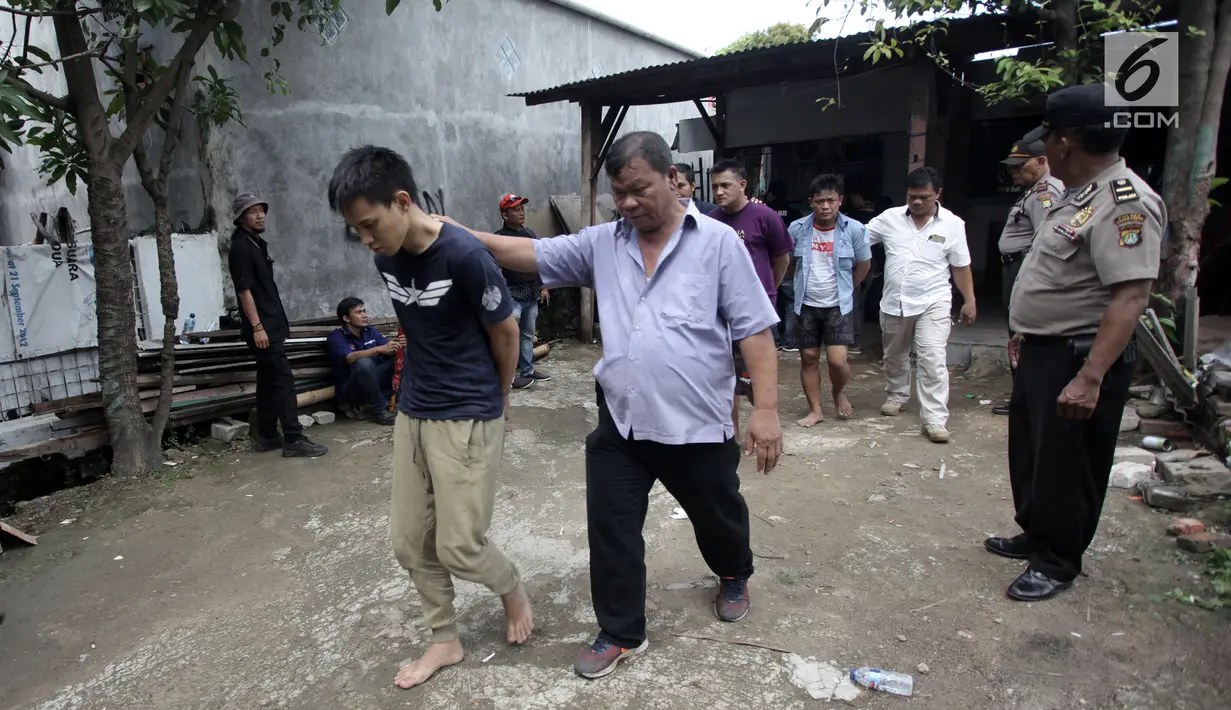 Foto Penggerebekan Narkoba Di Kampung Ambon Polisi Bekuk Enam