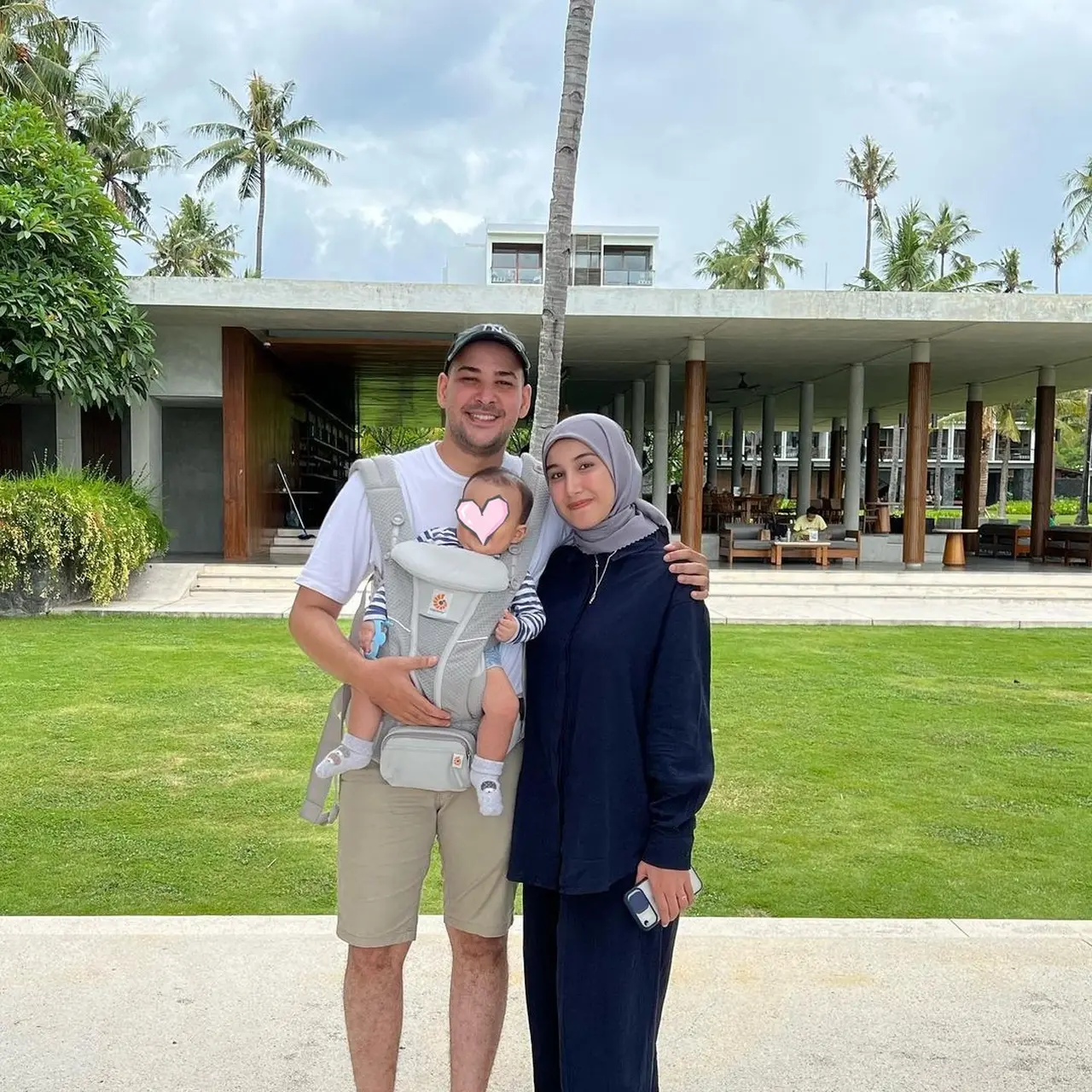 Vakum dari Dunia Hiburan Sejak 2018, Ini 6 Potret Terbaru Aktor Riza Shahab - Hot Liputan6.com