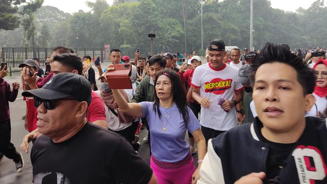 Joging di Kawasan GBK Senayan, Ganjar Diteriaki Presiden - News ...