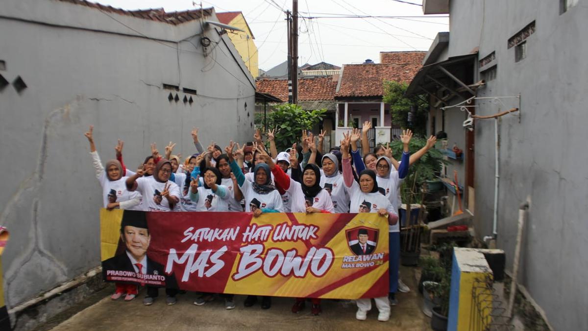 Relawan Mas Bowo Gelar Jalan Sehat dan Bagi Sembako di Bogor - Pemilu Liputan6.com